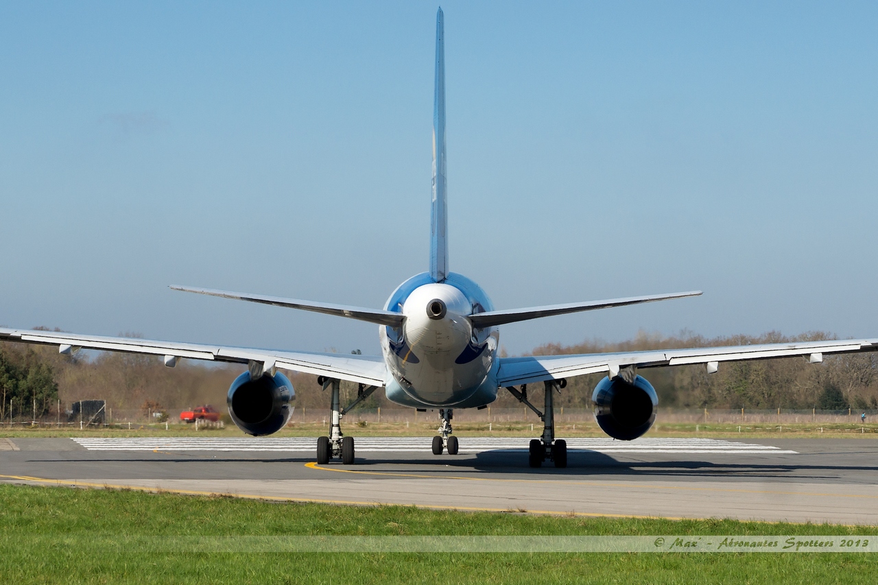 [17/02/2013] Boeing B752 Thomas Cook UK + B738 Smartwings + MD83 Swiftair