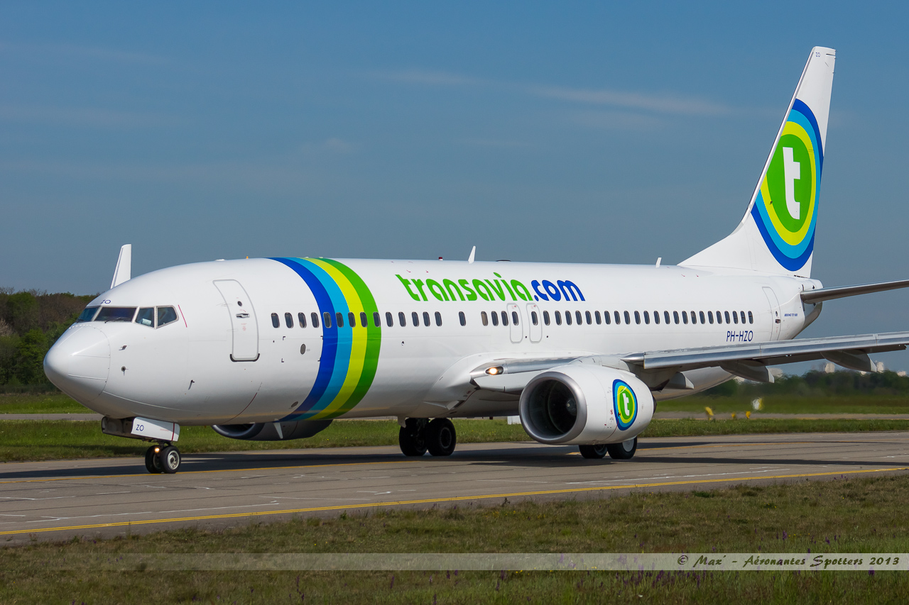 [04/05/2013] A320 EasyJet "Full Orange" + 738 Travel "Prague love you ...