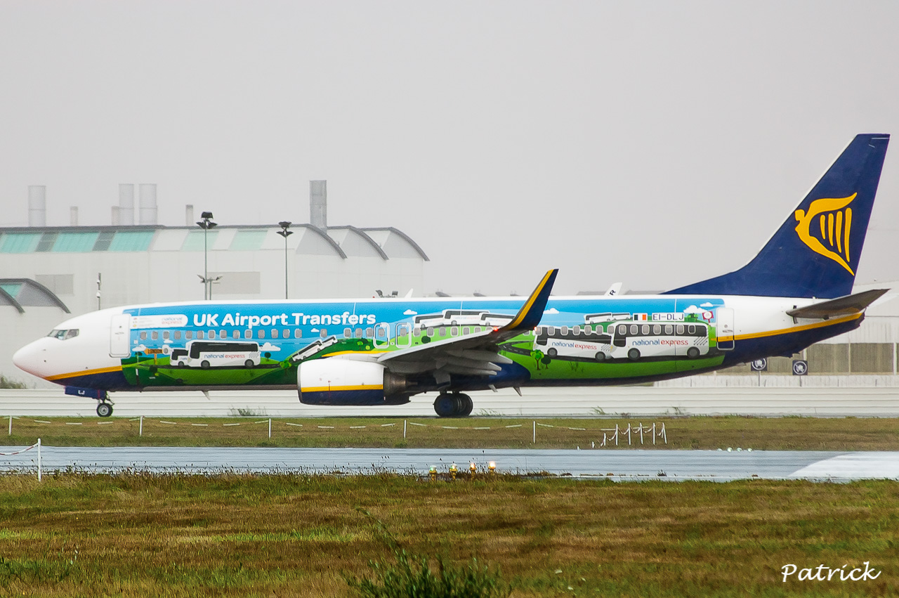 [08/10/2014] Boeing B737-800 (EI-DLJ) Ryanair : "UK Airports Transfers" c/s