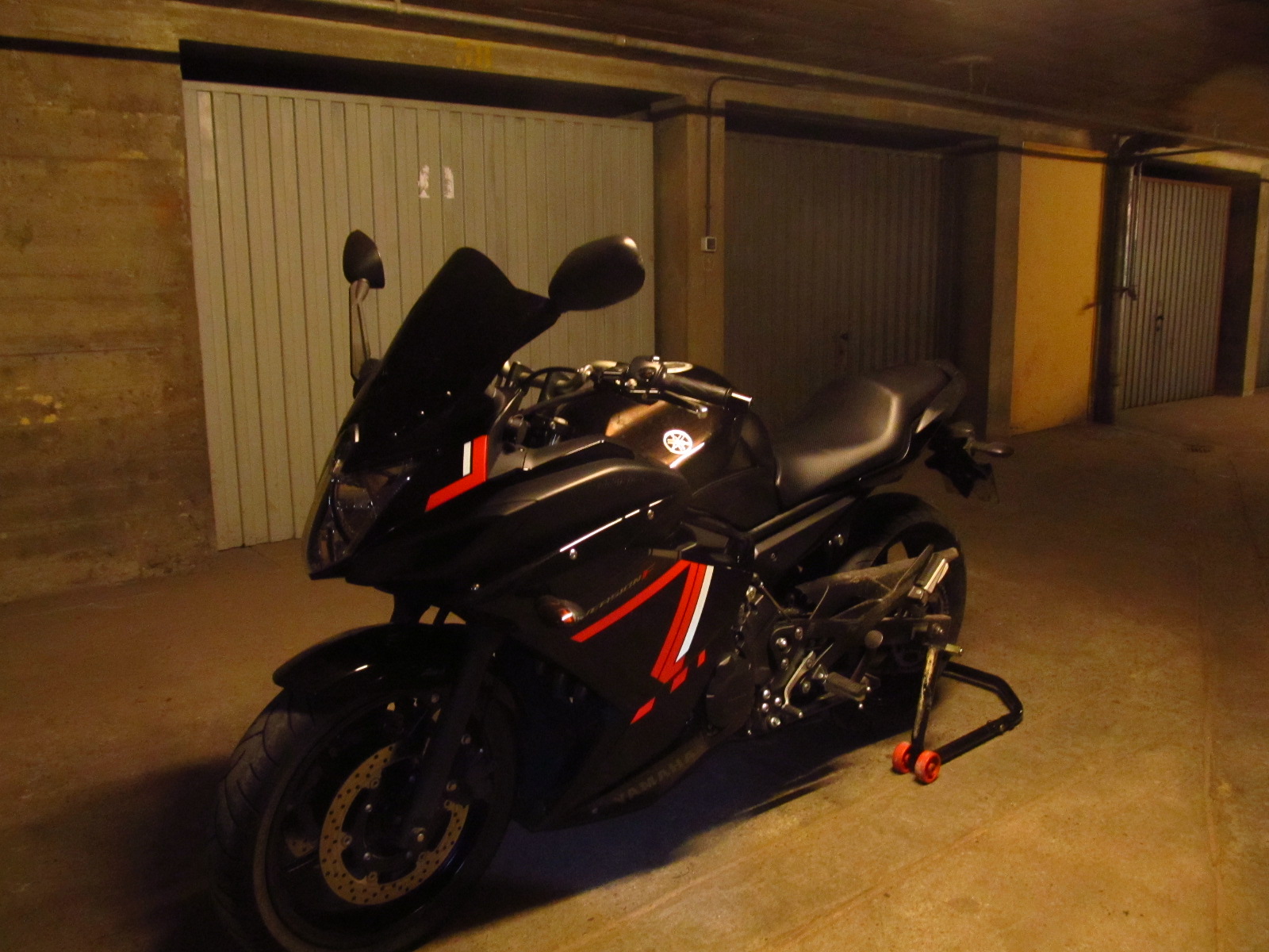 xj6 fz6 F ermax aeromax red&white reflective stripe.jpg - Casimages.com